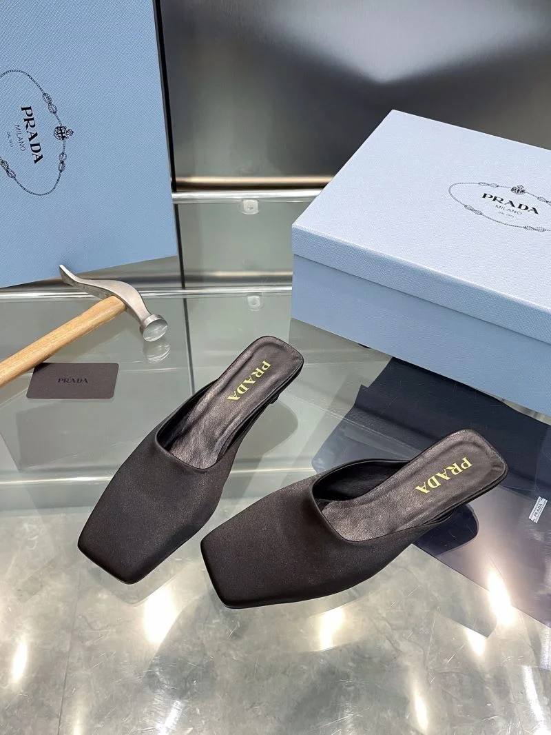 Accurate model Prada Slippers