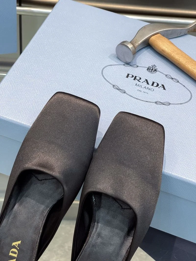 Accurate model Prada Slippers