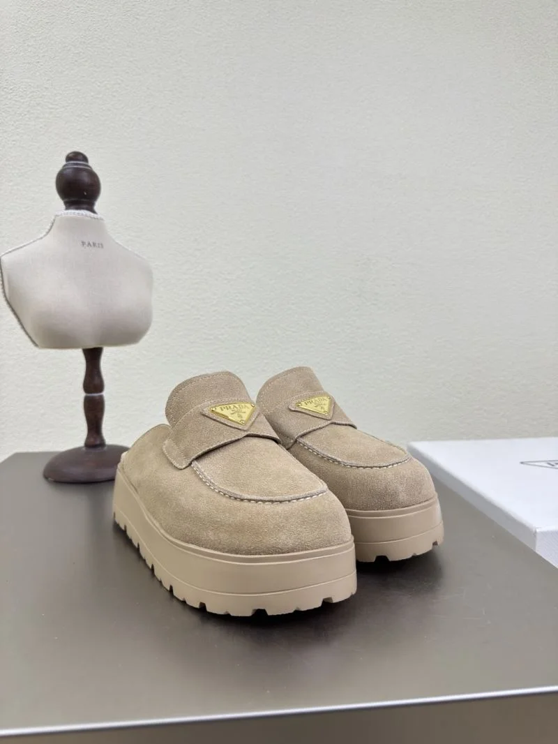 Accurate model Prada Slippers