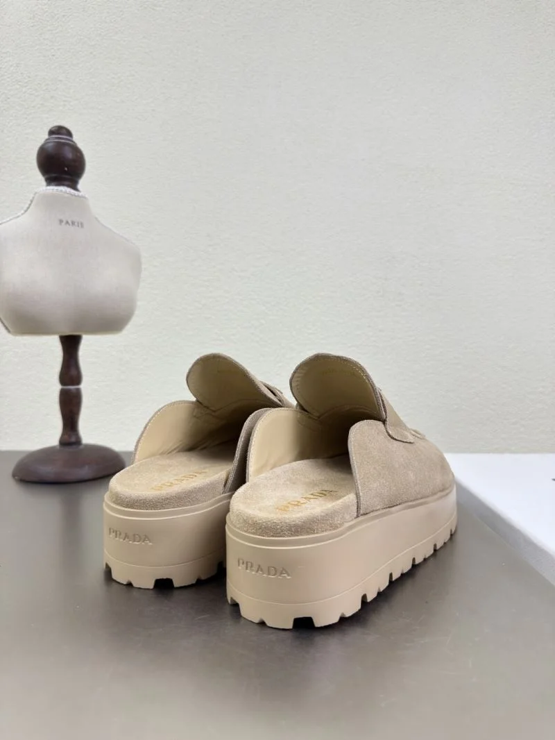 Accurate model Prada Slippers