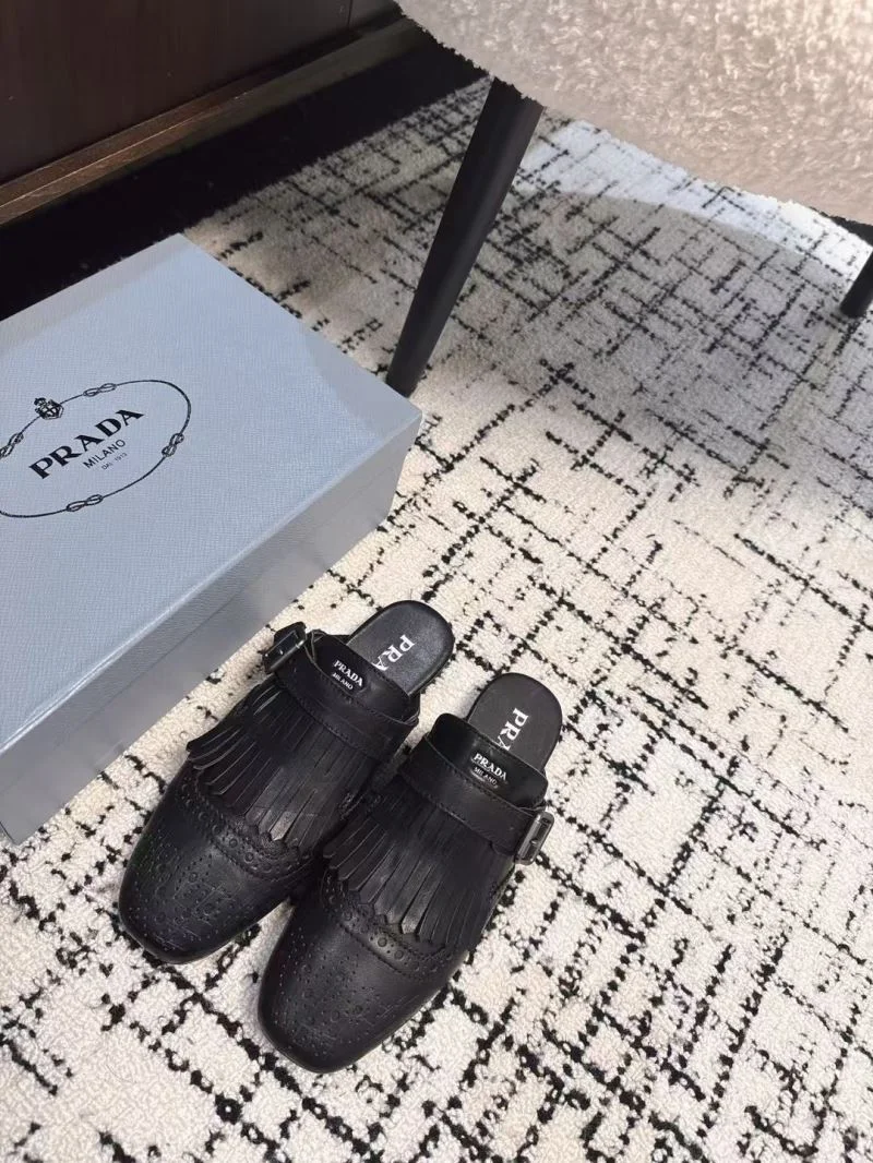 Accurate model Prada Slippers