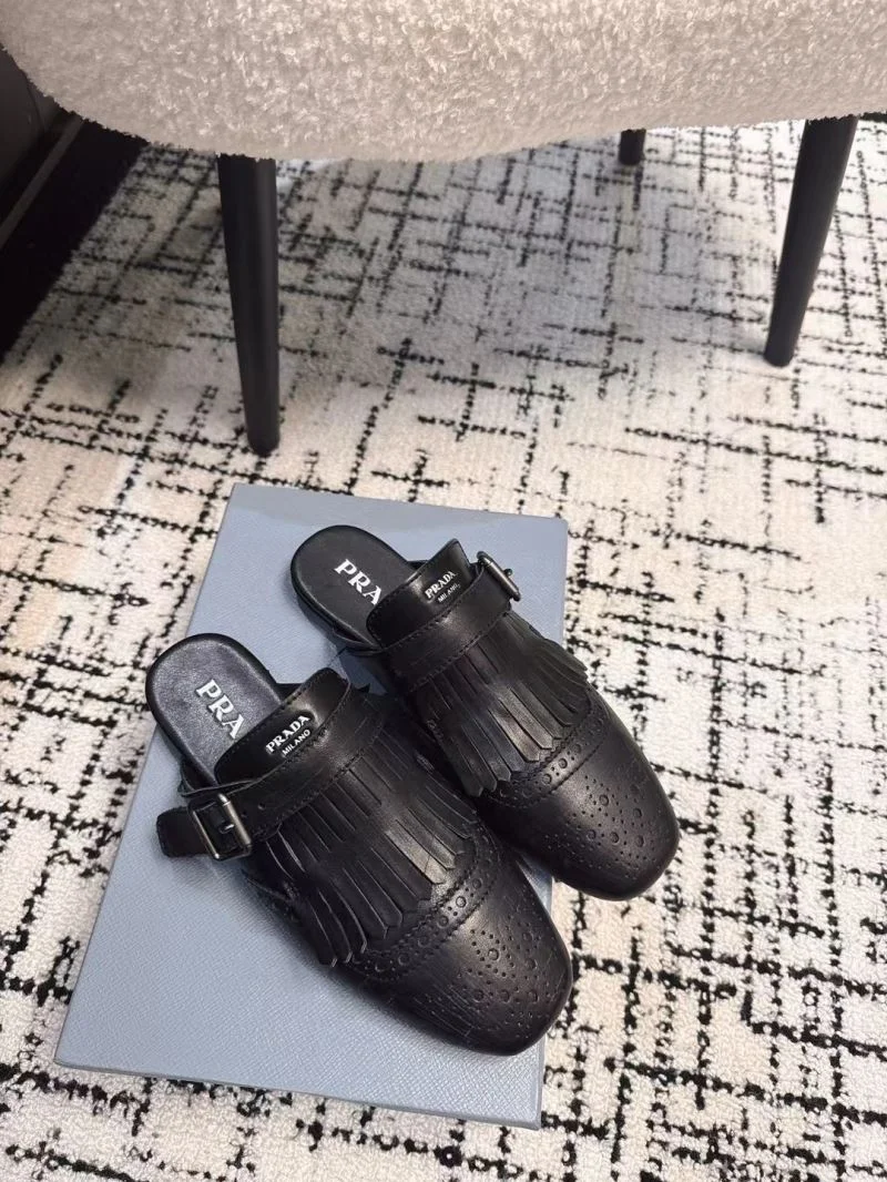 Accurate model Prada Slippers