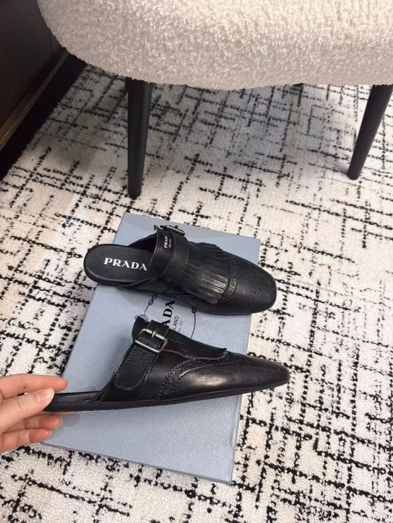 Accurate model Prada Slippers
