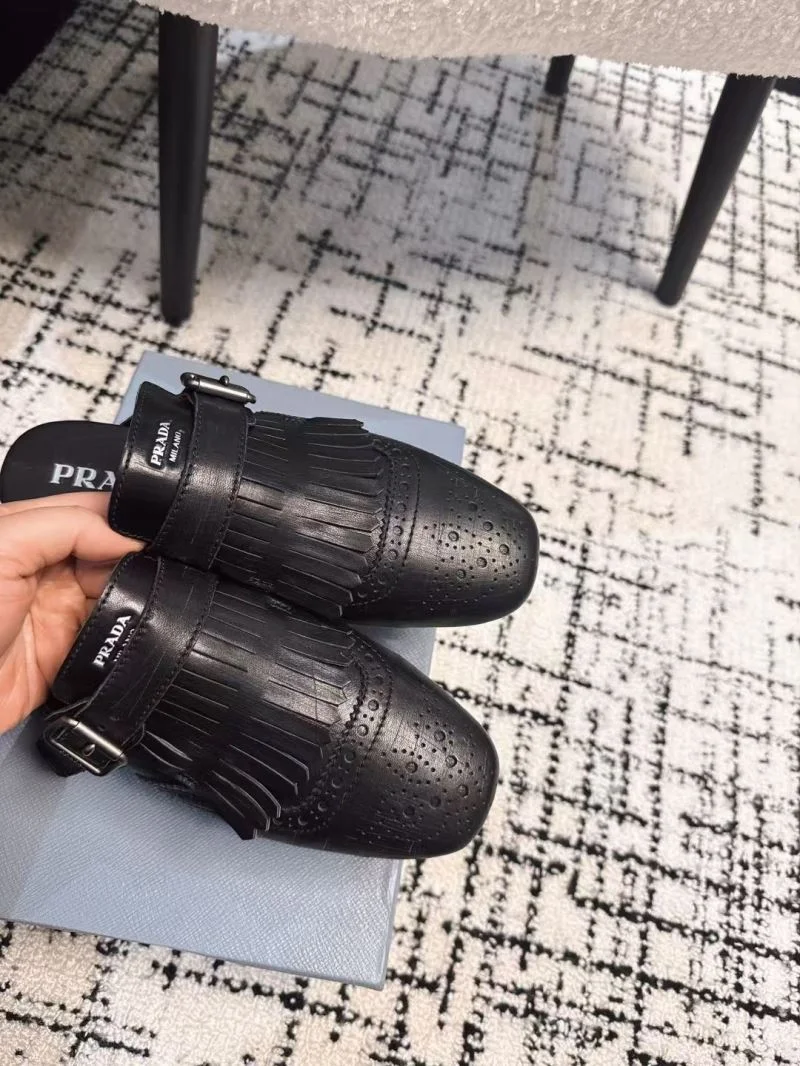 Accurate model Prada Slippers