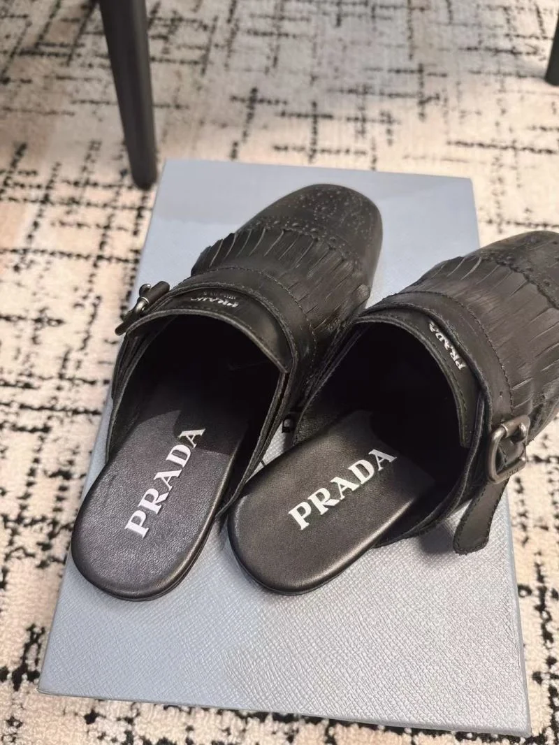 Accurate model Prada Slippers