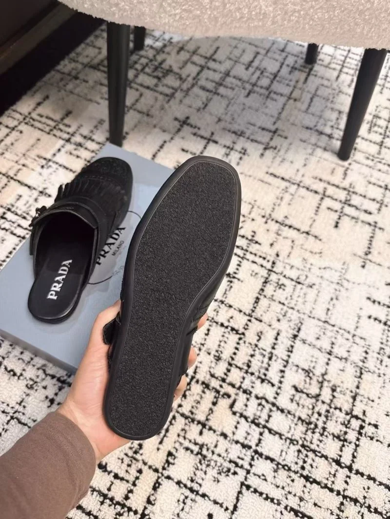 Accurate model Prada Slippers