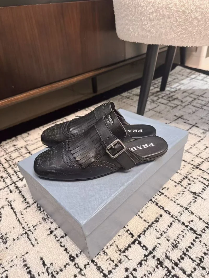 Accurate model Prada Slippers