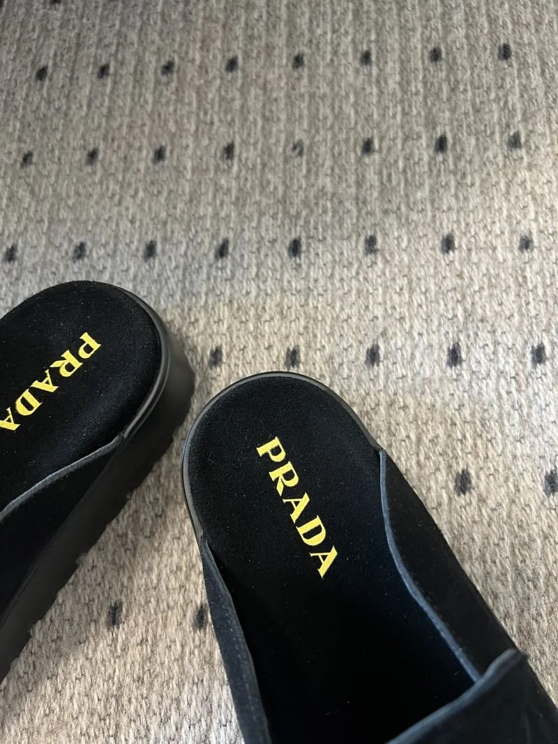 Top mirror Prada Slippers
