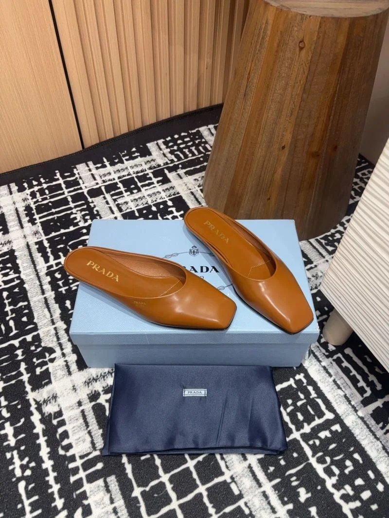 Low-cost Prada Slippers