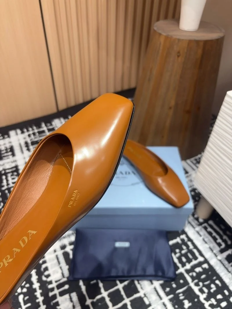 Low-cost Prada Slippers