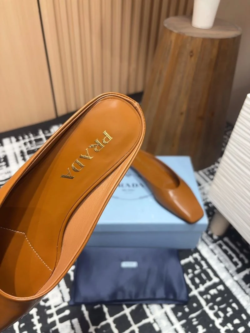 Low-cost Prada Slippers