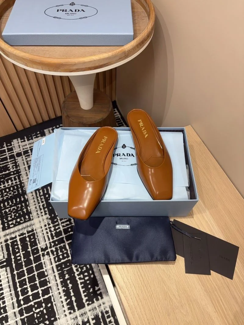 Low-cost Prada Slippers