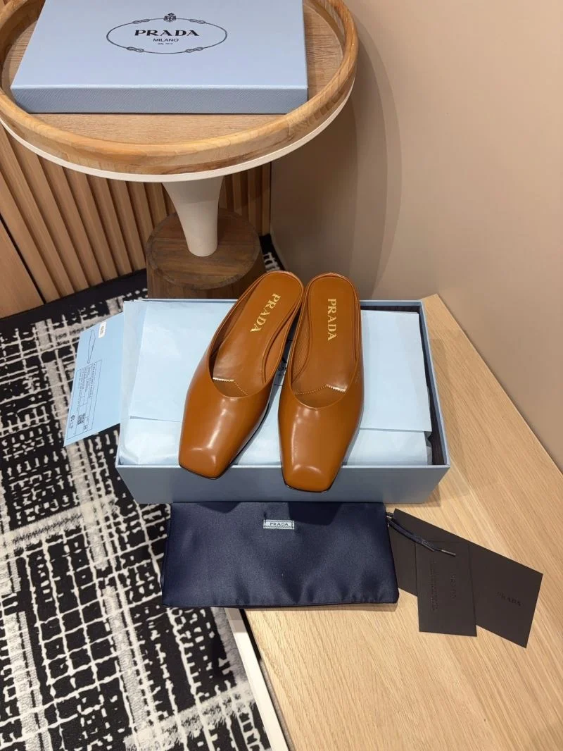 Low-cost Prada Slippers