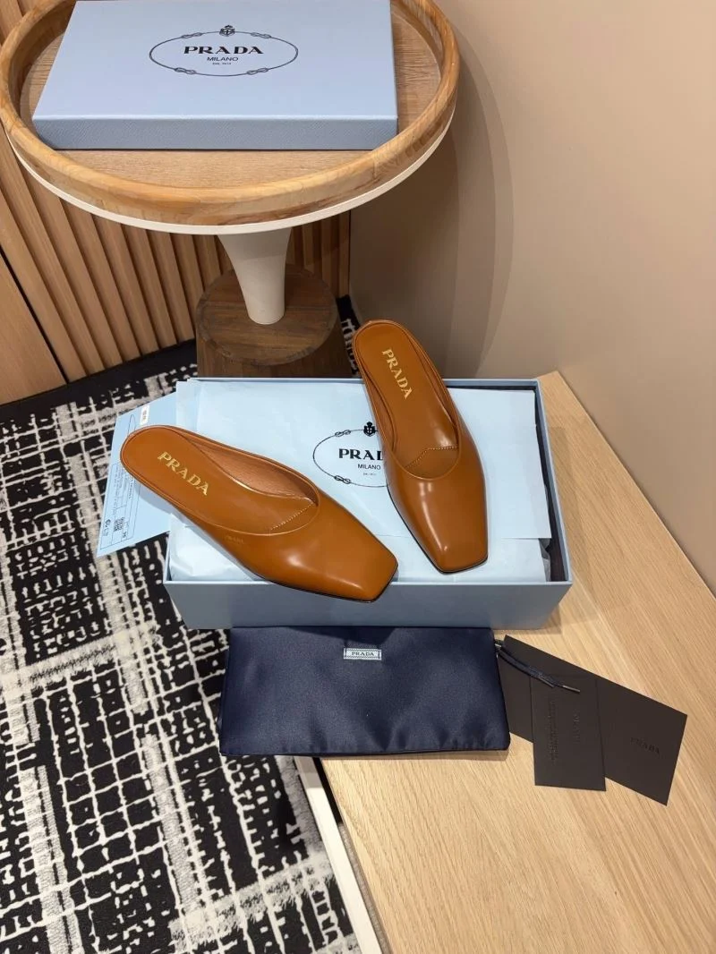 Low-cost Prada Slippers