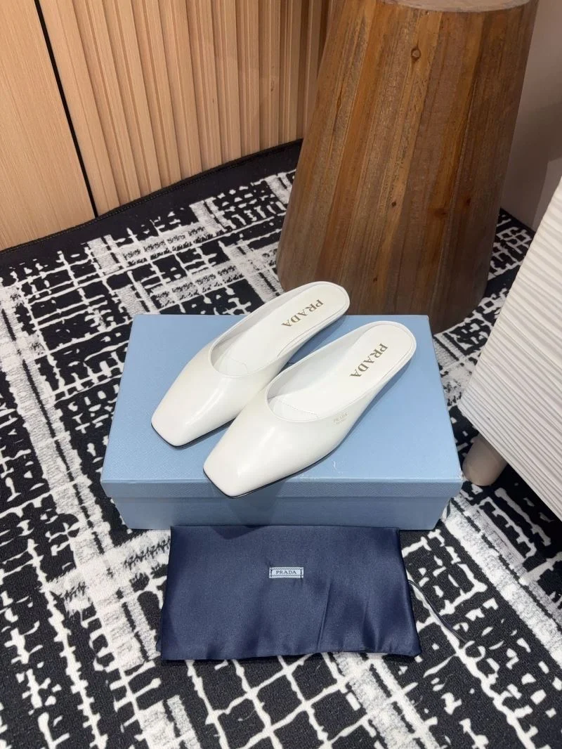 Low-cost Prada Slippers