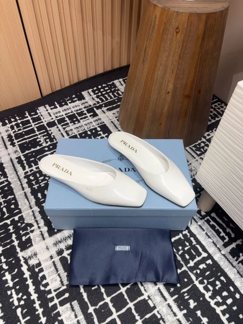 Low-cost Prada Slippers