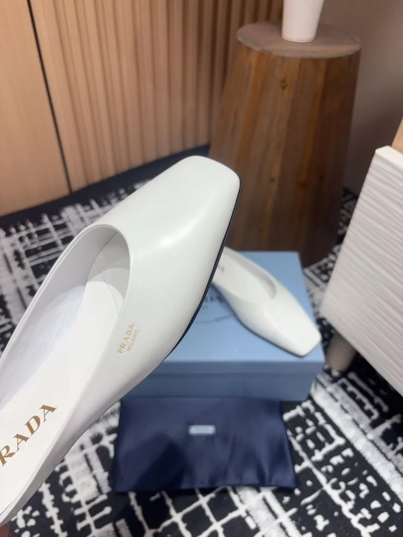 Low-cost Prada Slippers