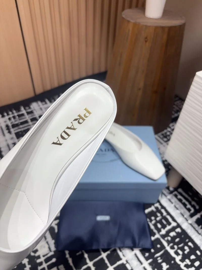 Low-cost Prada Slippers