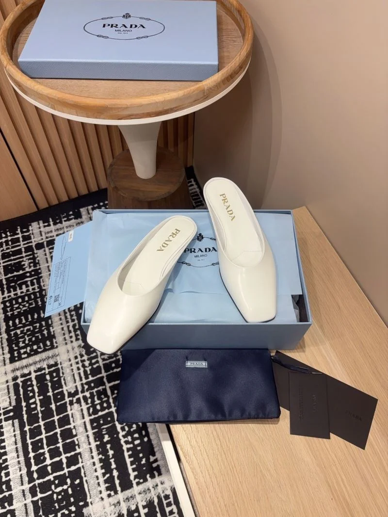 Low-cost Prada Slippers