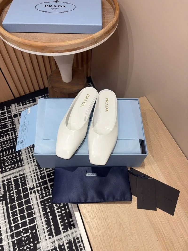 Low-cost Prada Slippers