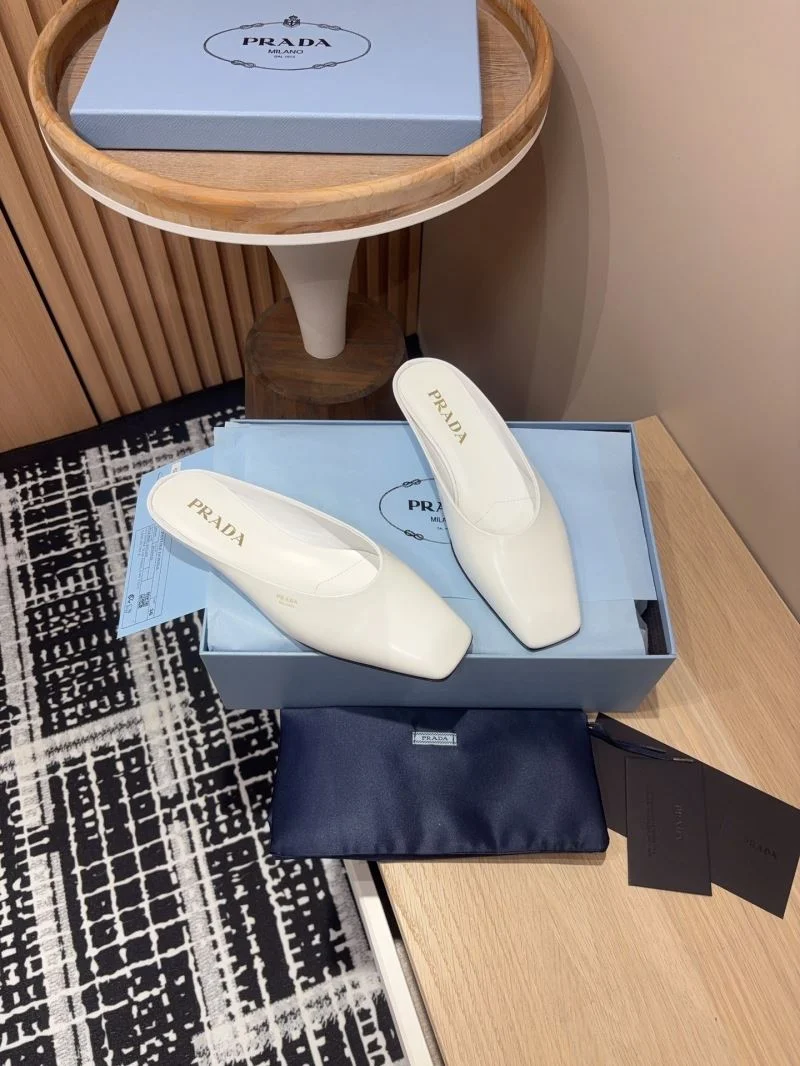 Low-cost Prada Slippers
