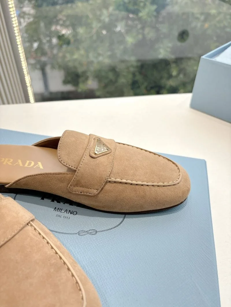 Accurate model Prada Slippers