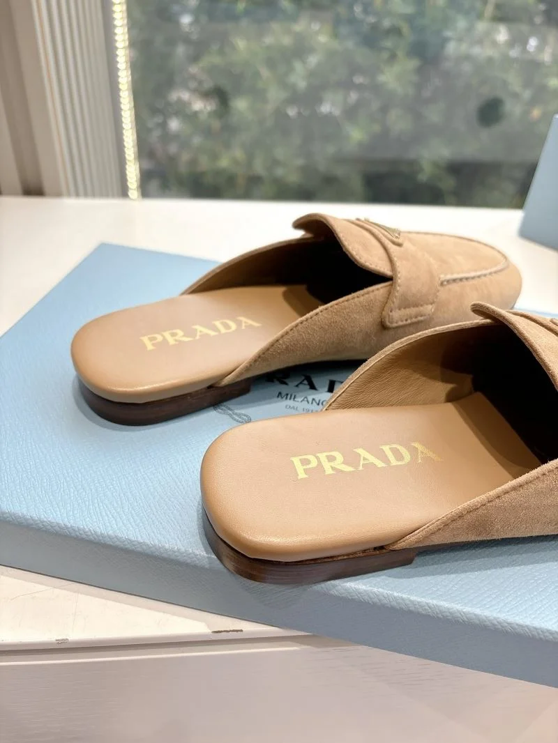 Accurate model Prada Slippers