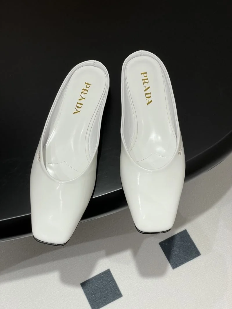 Accurate model Prada Slippers