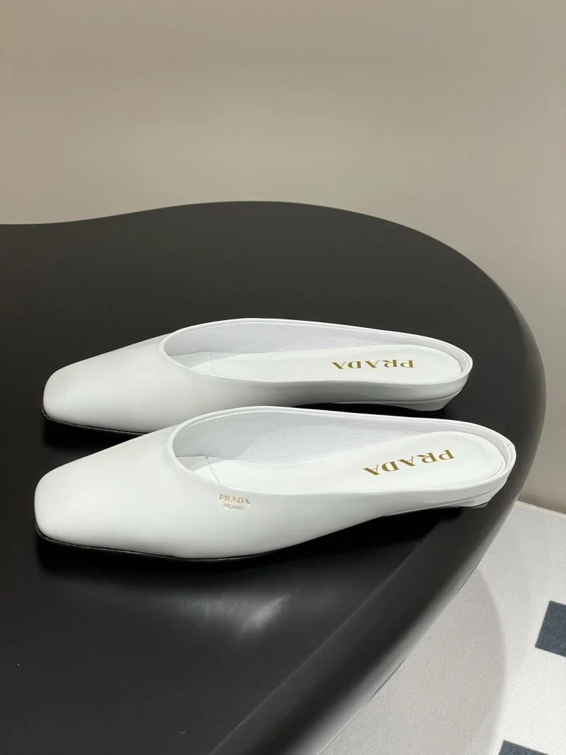 Accurate model Prada Slippers