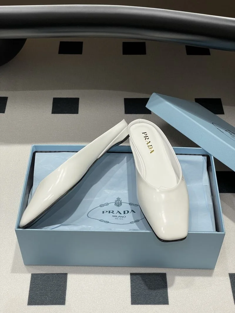 Accurate model Prada Slippers