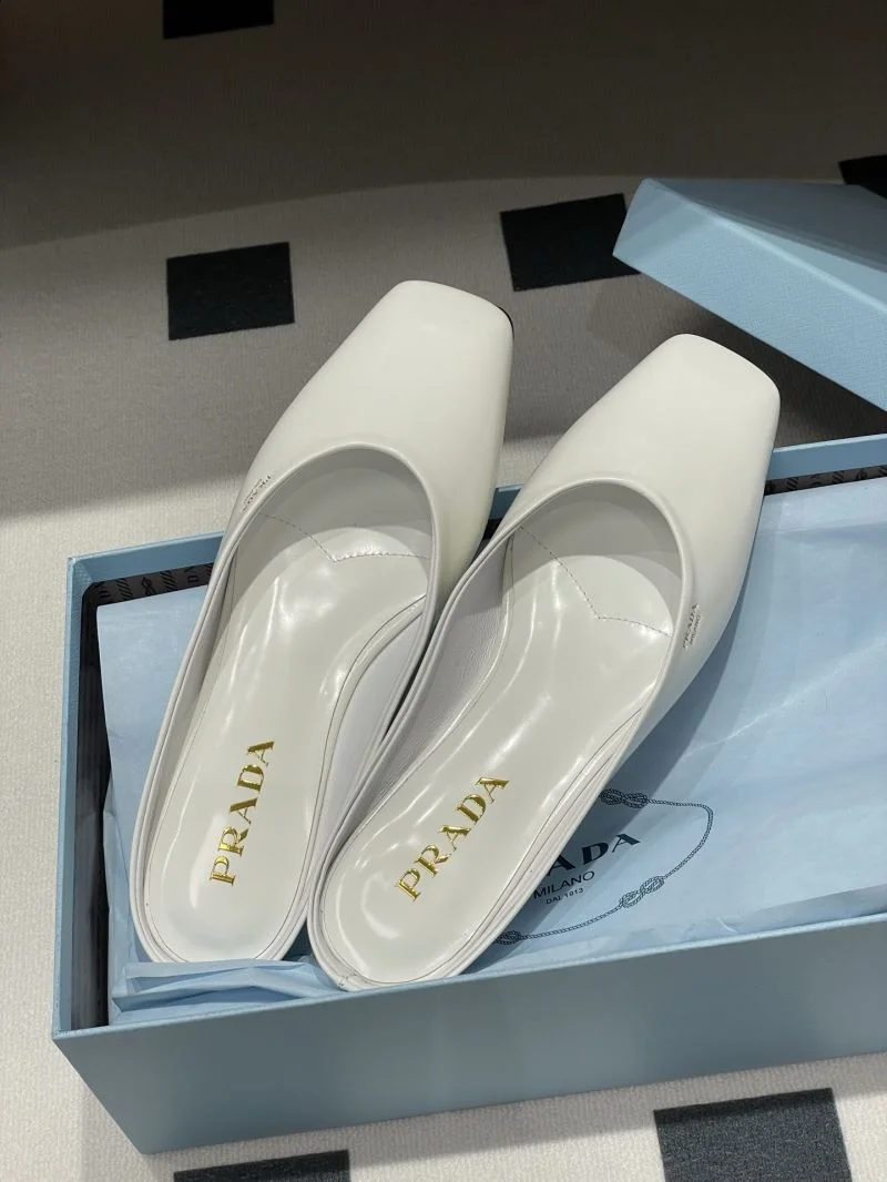 Accurate model Prada Slippers