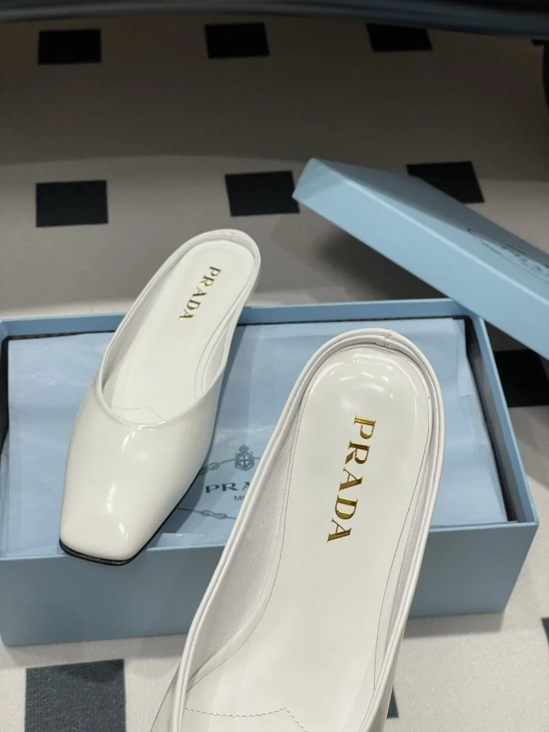 Accurate model Prada Slippers