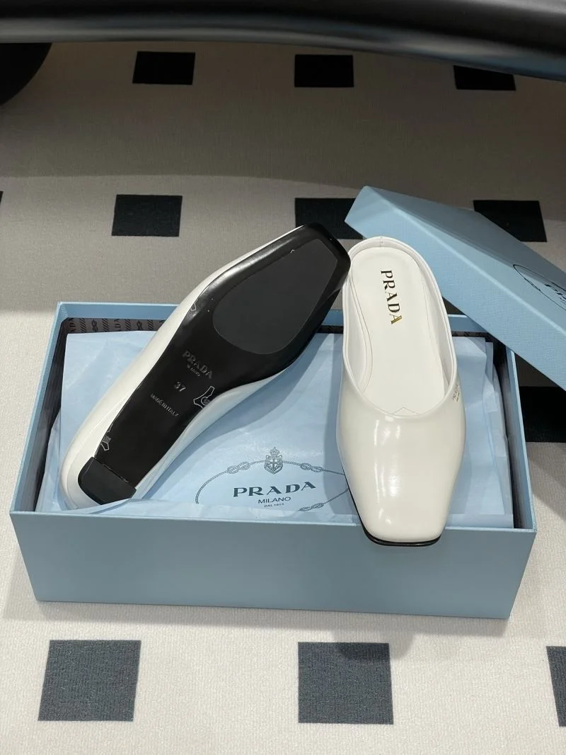 Accurate model Prada Slippers
