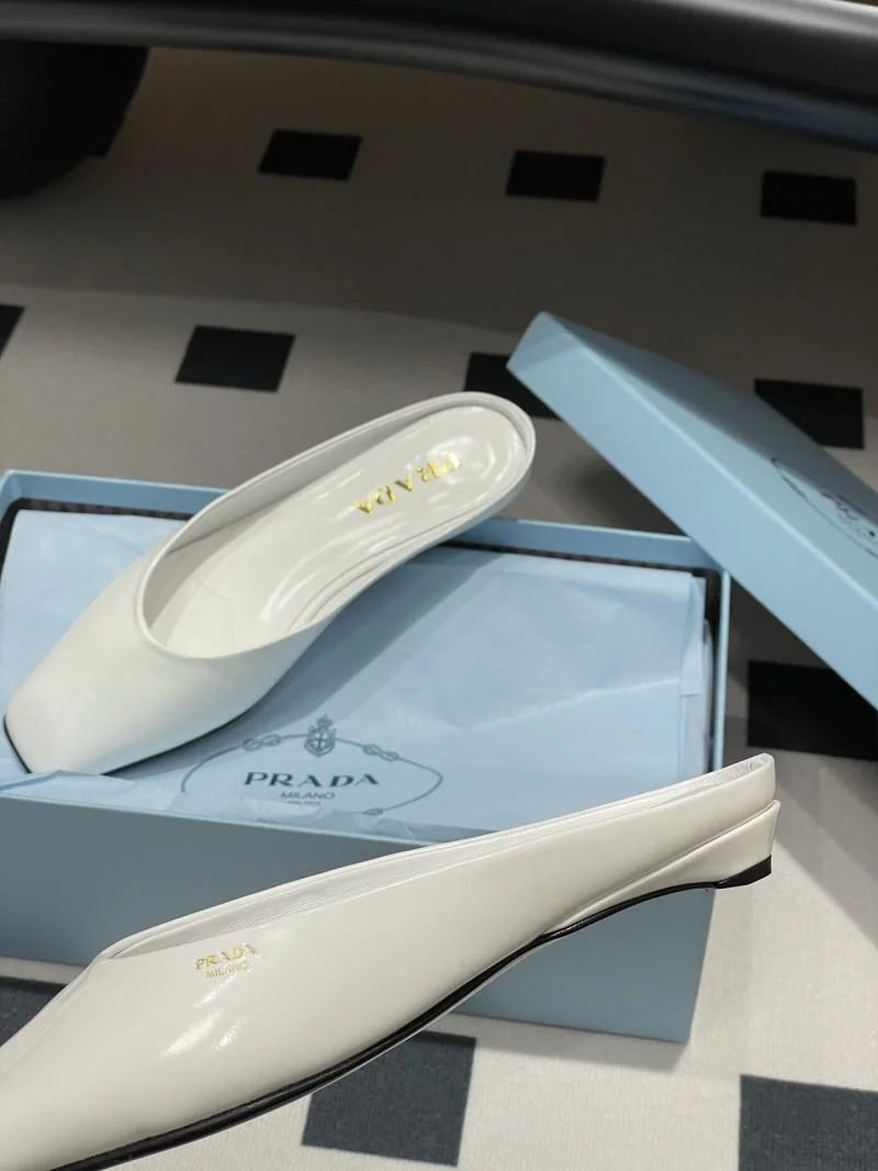 Accurate model Prada Slippers
