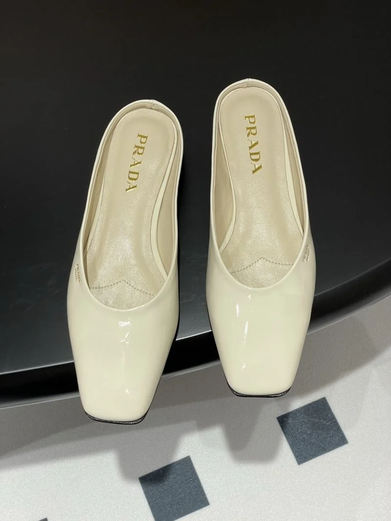 Accurate model Prada Slippers