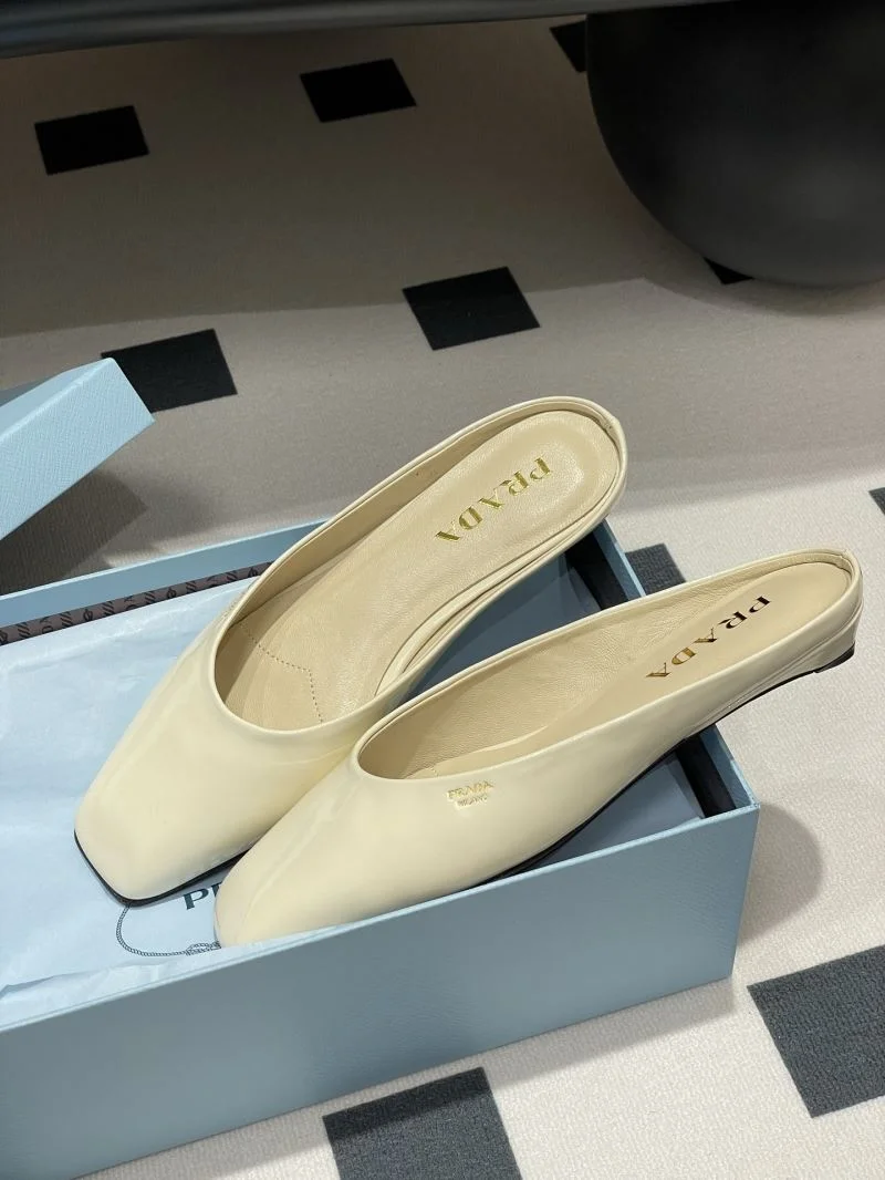 Accurate model Prada Slippers