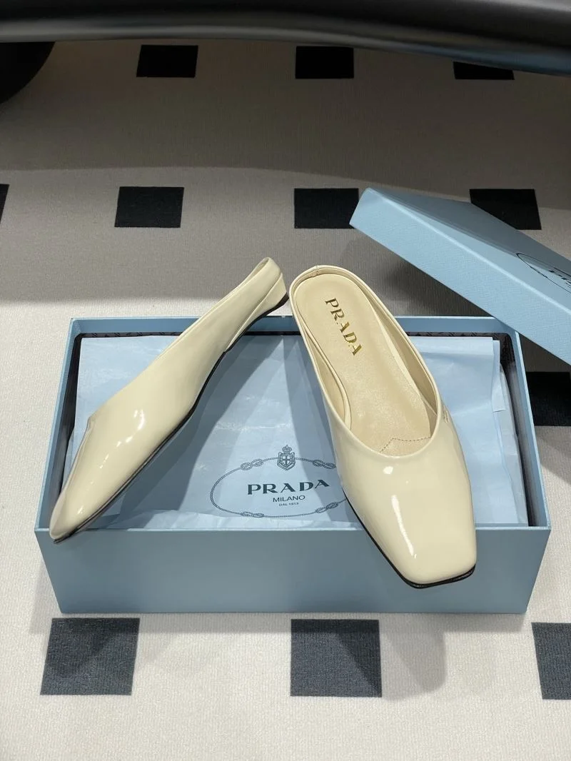 Accurate model Prada Slippers