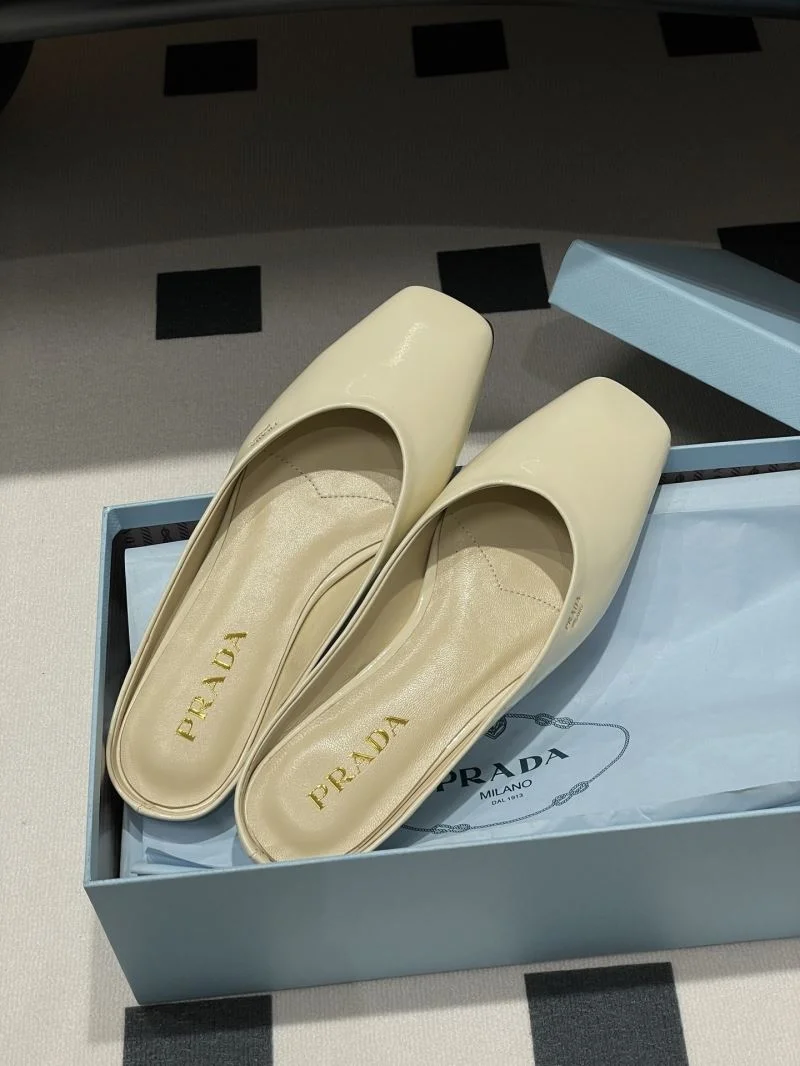 Accurate model Prada Slippers