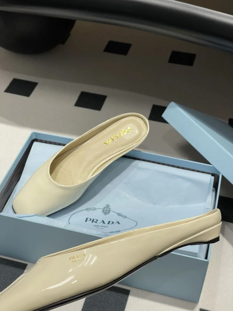 Accurate model Prada Slippers