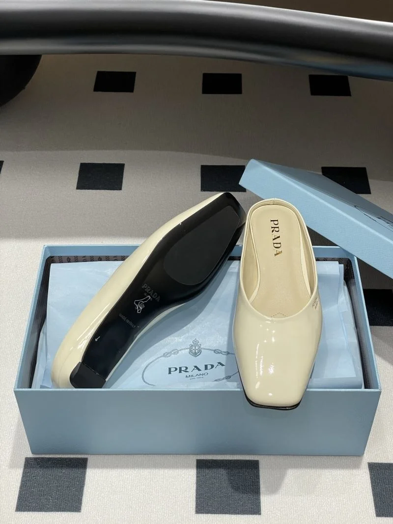 Accurate model Prada Slippers