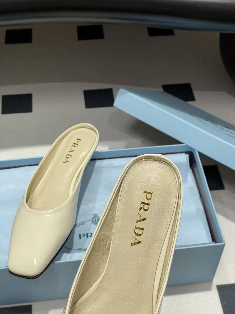 Accurate model Prada Slippers