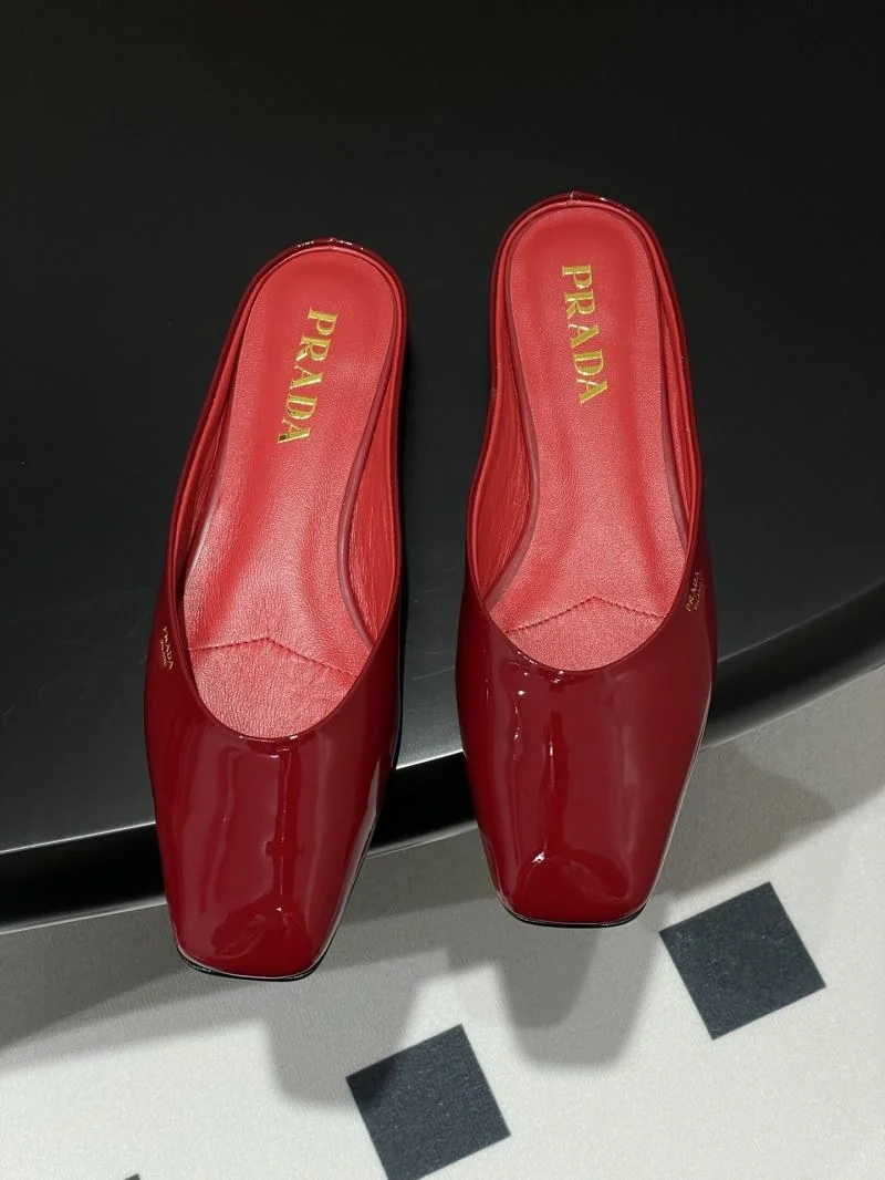 Low-cost Prada Slippers