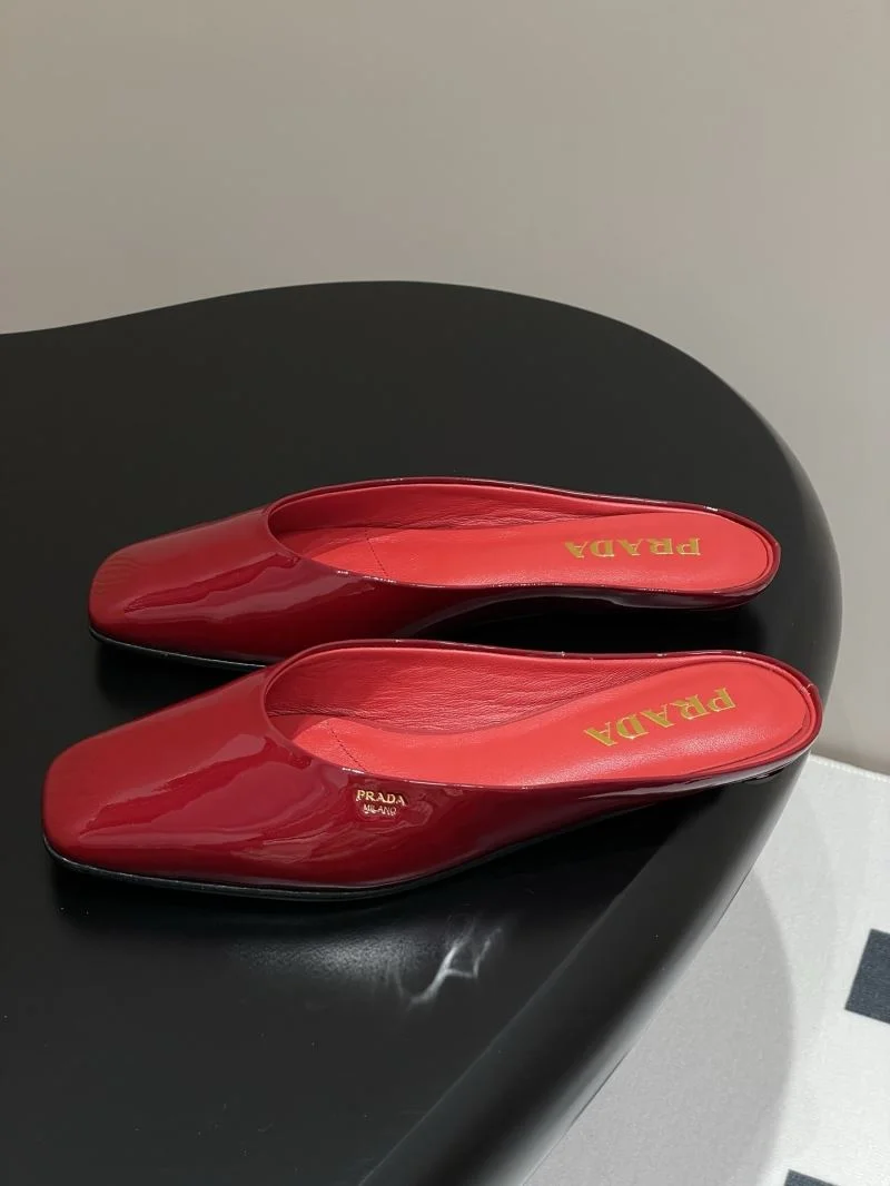 Low-cost Prada Slippers