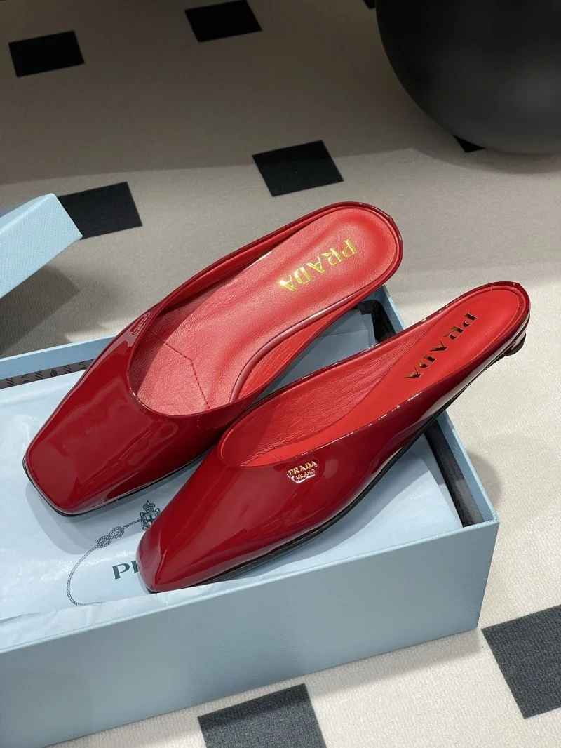 Low-cost Prada Slippers