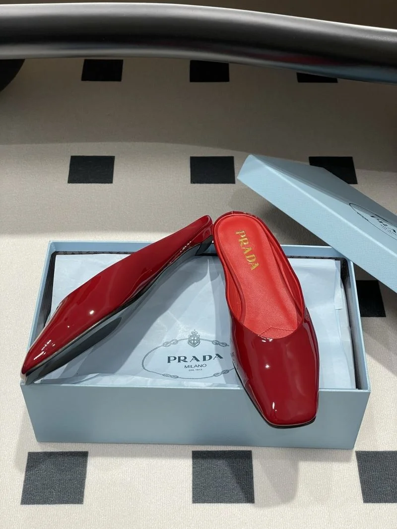 Low-cost Prada Slippers