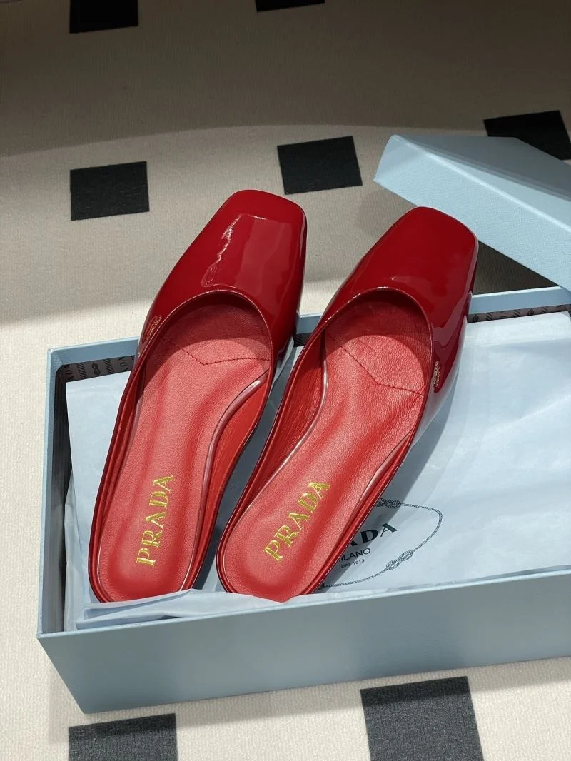 Low-cost Prada Slippers