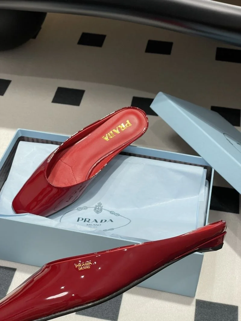 Low-cost Prada Slippers