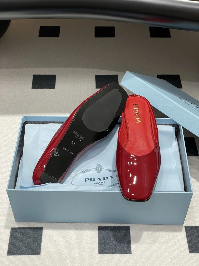 Low-cost Prada Slippers