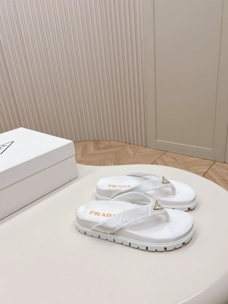 Accurate model Prada Slippers