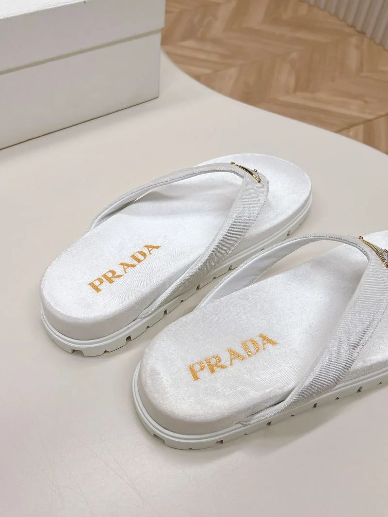 Accurate model Prada Slippers